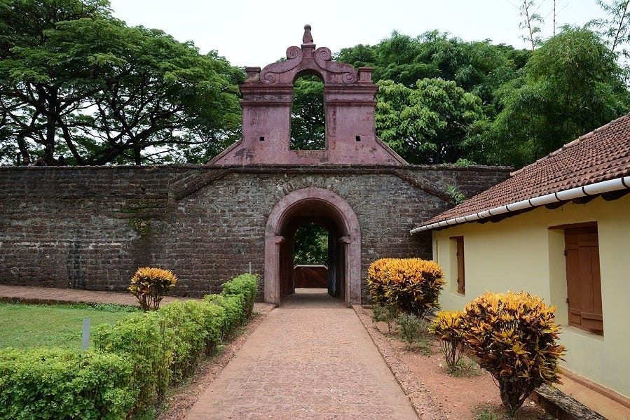 THALASSERY FORT. Tellicherry Fort also known as… | by Mayurs | Medium