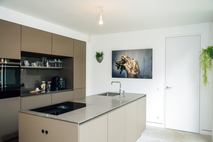 The Beauty of Ceiling Mount Portrait Rail Systems: The Art of Picture ...