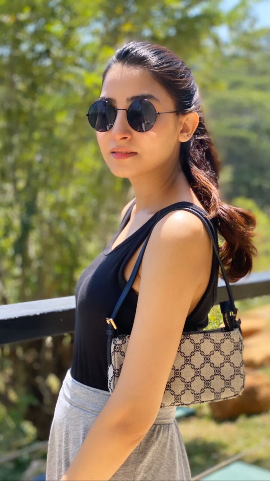 Young Pakistani Singer - Alia Khaan - Medium