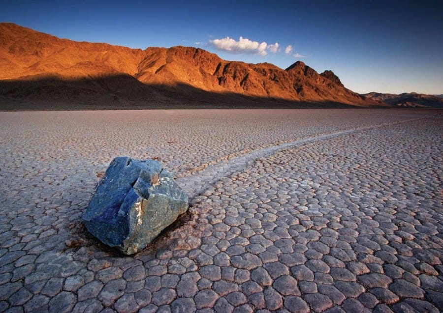 As pedras de Racetrack Playa. O mistério das pedras que se movem… | by ...