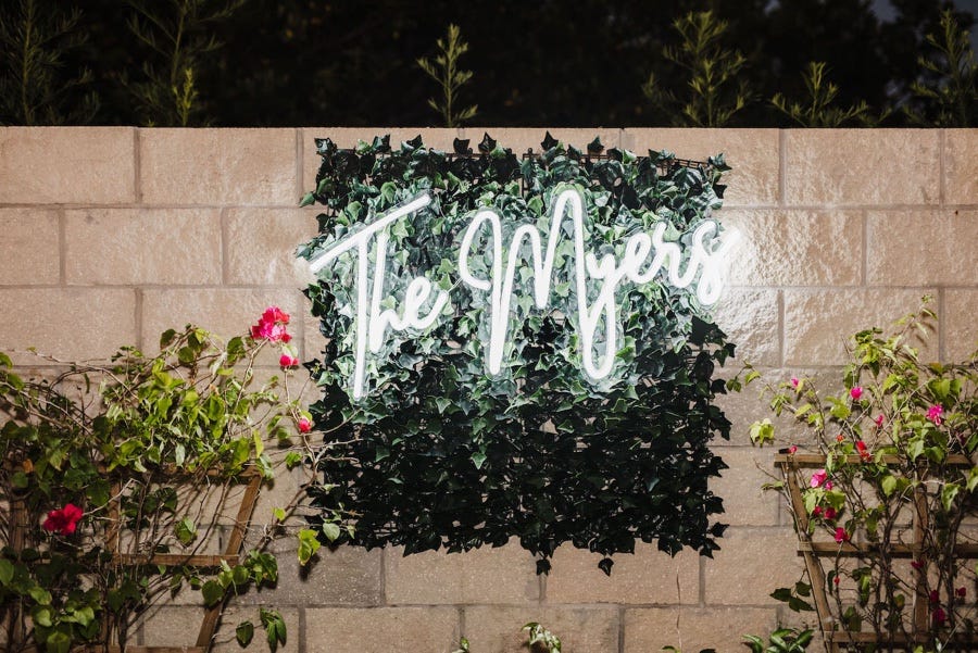 How to use neon lights in a wedding to create a romantic space | by ...