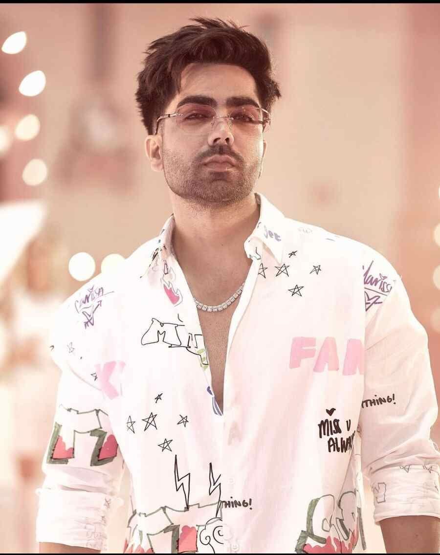 Harrdy Sandhu Mesmerizes Indore with ‘Arjun Vailly’ Surprise | by ...