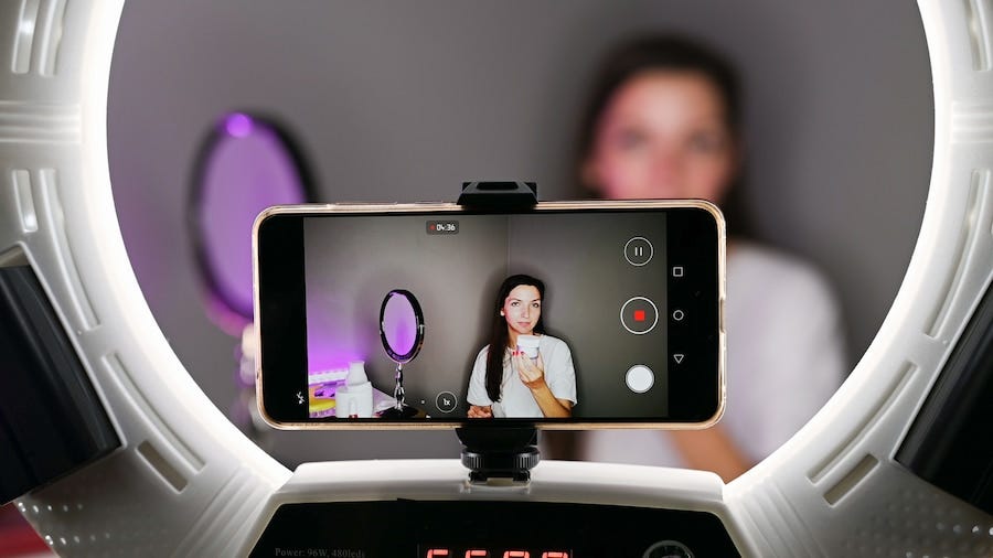 Understanding the Impact of Creative Live Recognition on Creative ...