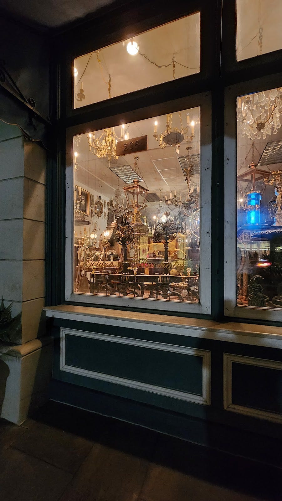 Golden & Associates Antiques - Charleston Thrive - Medium
