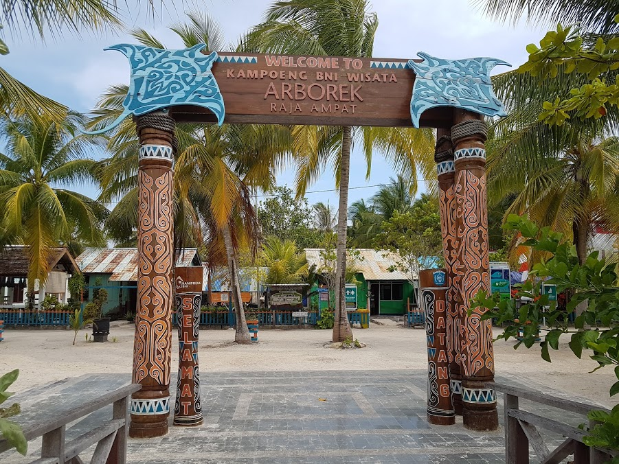 10 DESTINASI WISATA DI RAJA AMPAT | by Claraviani | Medium