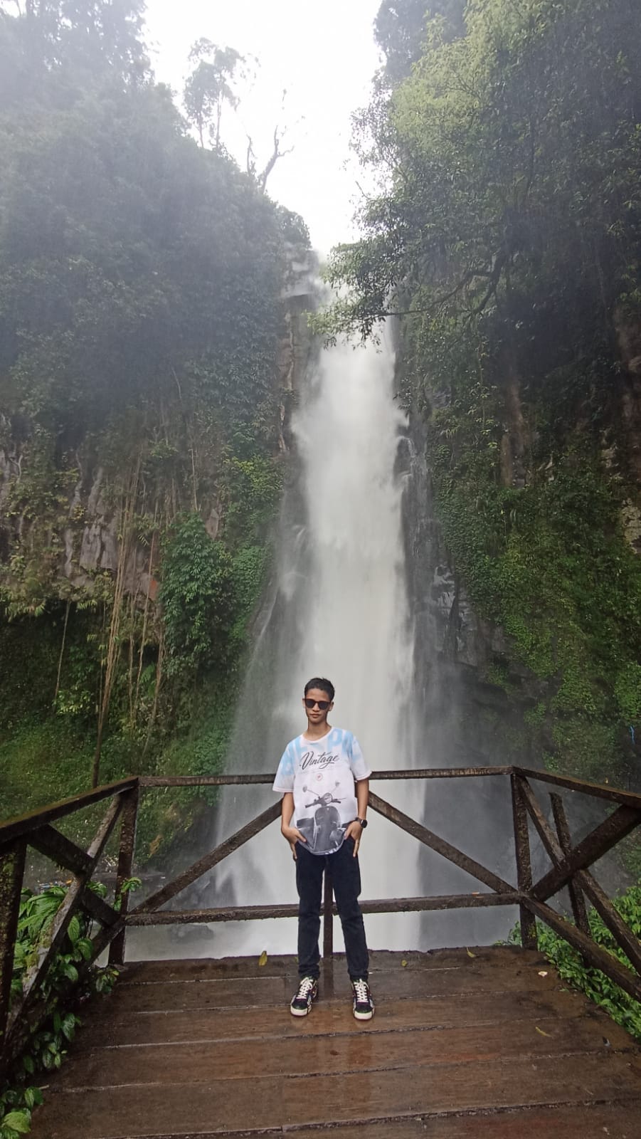BIODATA Nama lengkap :Michael E Siregar Nama panggilan : Chael’e Tempat ...