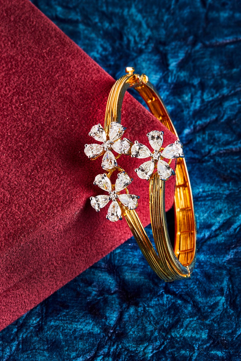 Jewelry in Gold and Diamonds for Wedding Receptions | Narayandas jewels - Narayandas Jewels ...