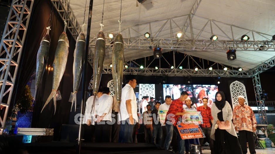 Budaya ing Kabupaten Gresik :. 1. Pasar Bandeng | by Halimah Kurnia ...