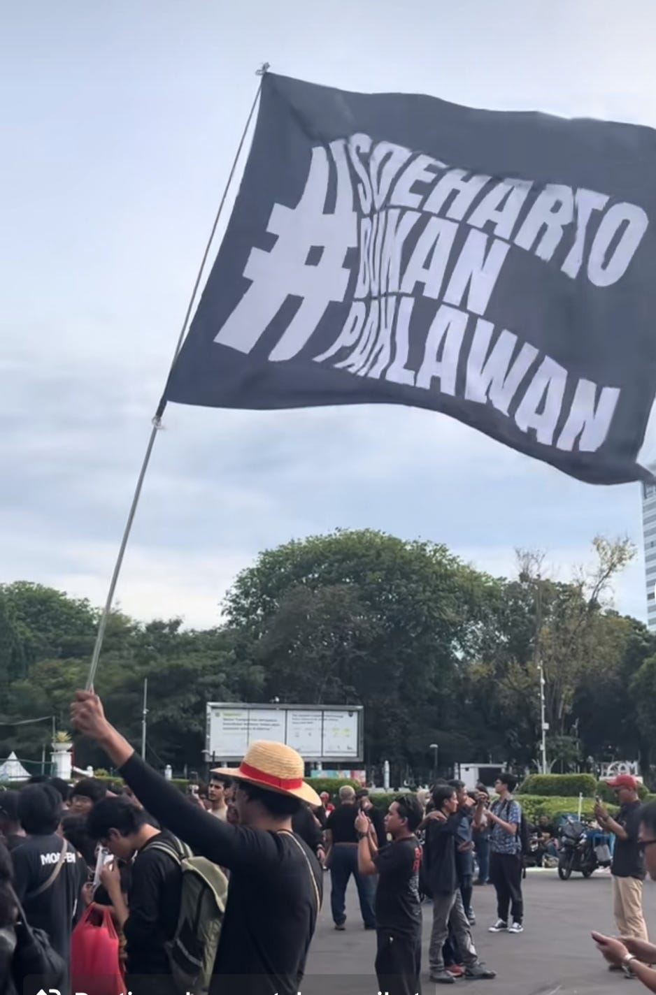 Soeharto pahlawan? Mari bicara jujur tentang masa lalu | by Lisan Al ...