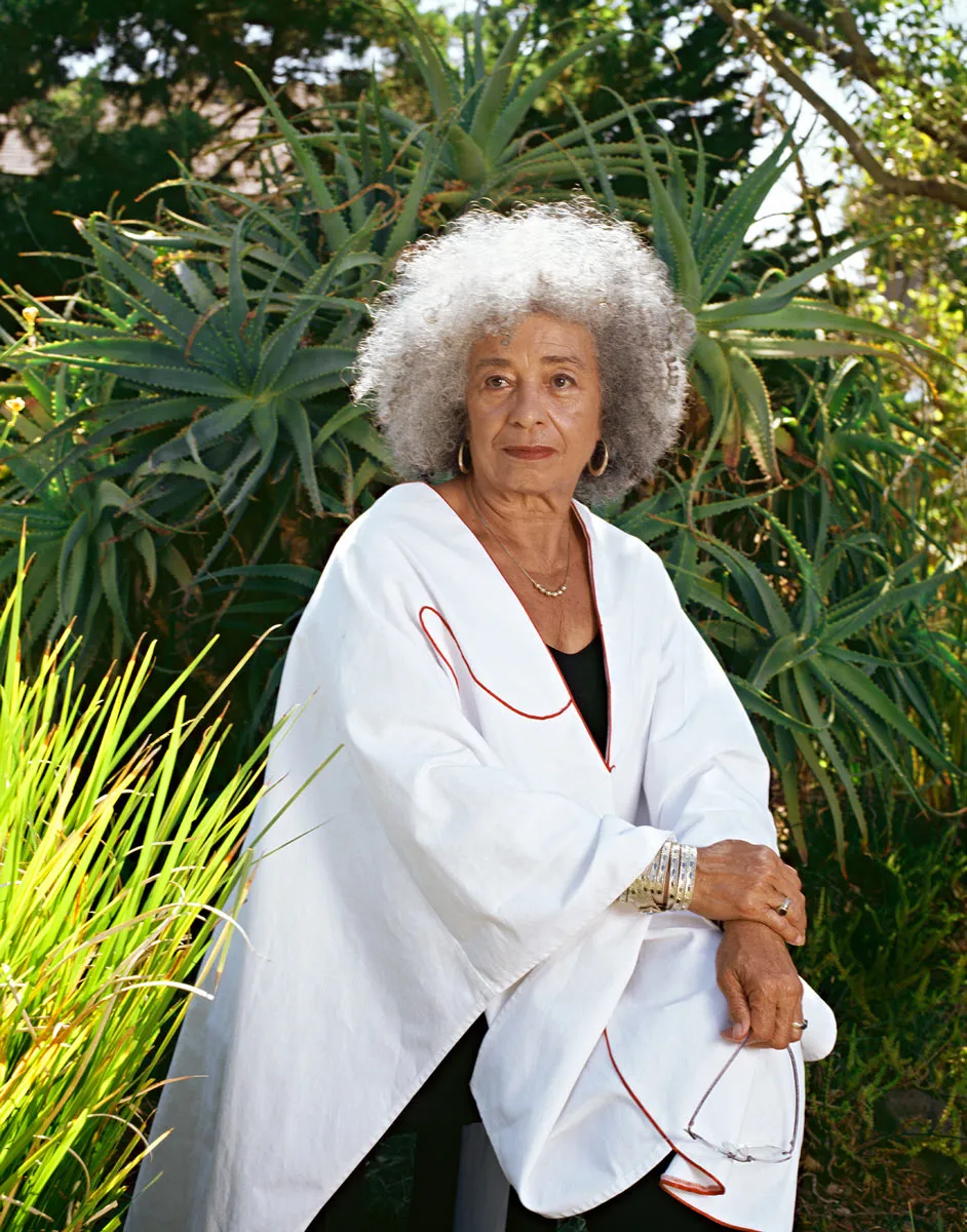 Aos 80 anos de Angela Davis. Na adolescência, quando comecei o… | by ...