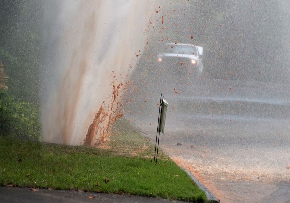 TOP SIGNS YOU HAVE LEAKY MAIN WATER LINE IN YOUR AREA | by Bueno ...