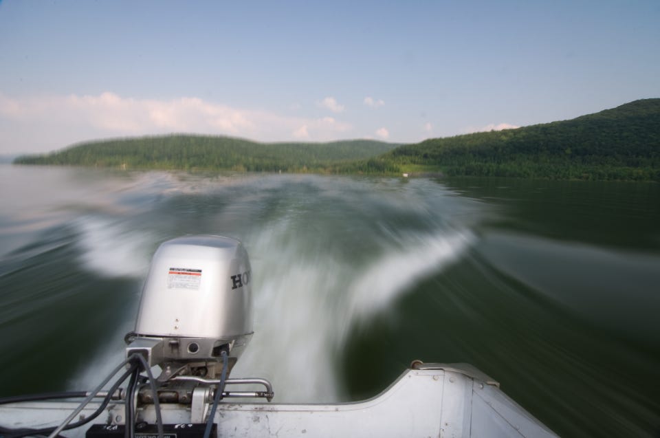 Need to Go Fast in the Water? Here’s a Tip to Drive Your Boat Safely ...