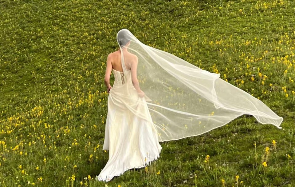 How Do I Choose a Bridesmaid Style: A Comprehensive Guide | by hawks | Medium