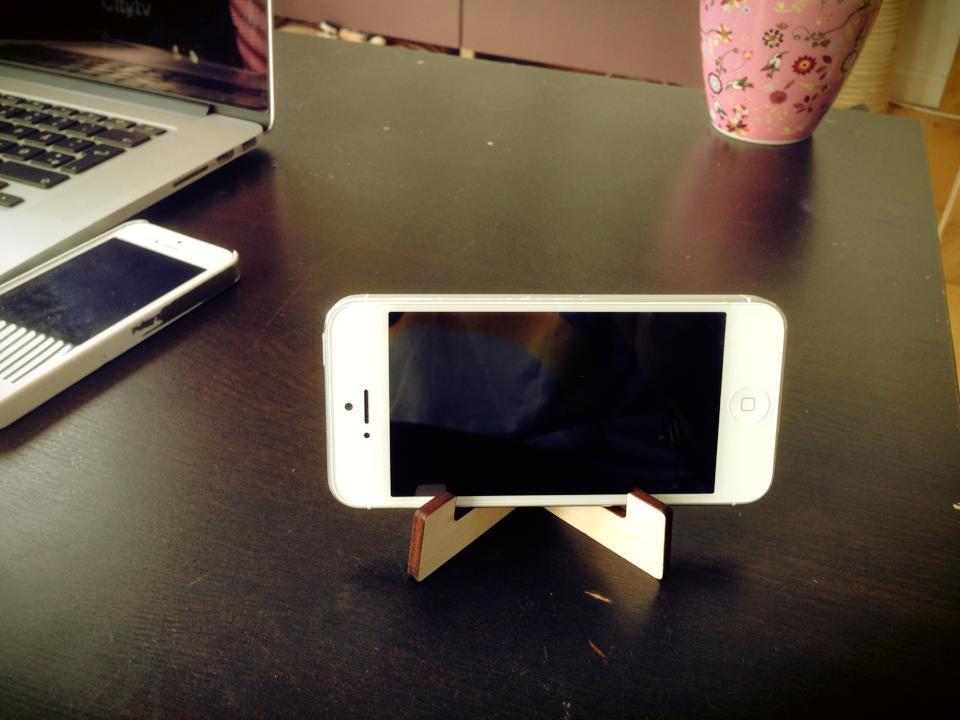 Flatpackes. A Tiny “Travel” Mobile Stand | by VisualDNA | Medium