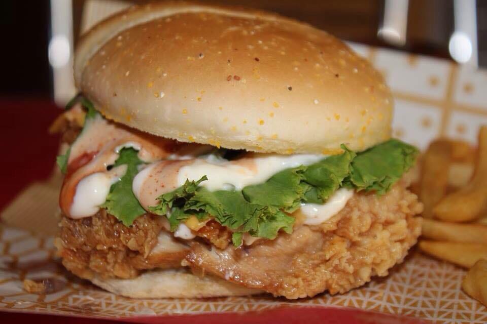 “Karachi-Style Chicken Burger: A Spicy and Flavorful Twist on a Classic ...