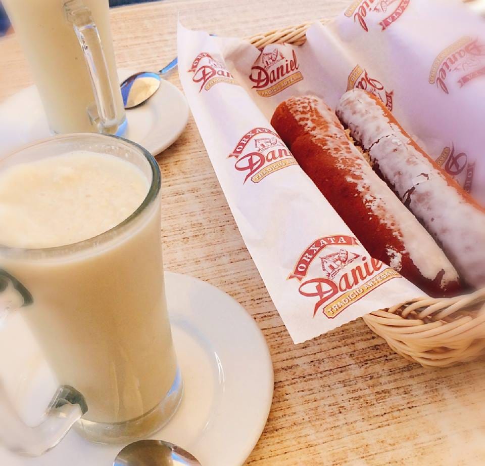 Horchata con fartons. Los placeres de Valencia | by WeDoDine | WeDoDine ...