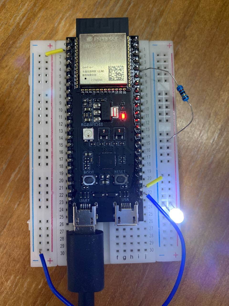 ESP32S3 GIPO 基本操作-点灯. 最近想要折腾下一个控制电机的东西,看到ESP32这系列芯片… | by Luna | Medium