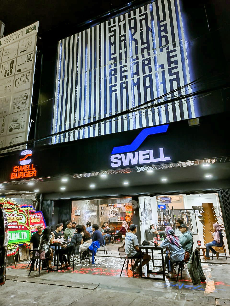 CMMN Visit | Swell Burger Club - Communion Media - Medium