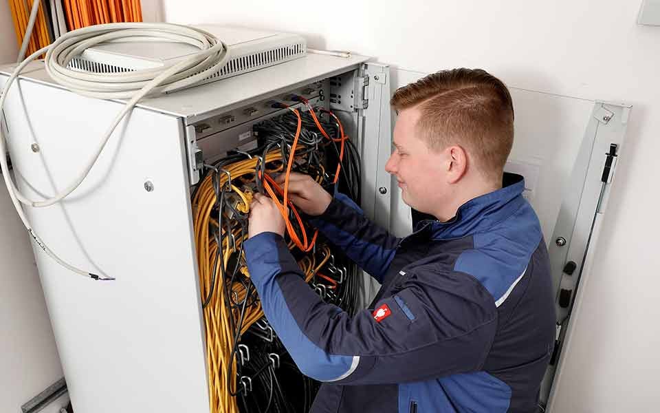 Bauen mit Bravour: Entdecken Sie Elektrikerbau bei Elektriker-gesucht ...