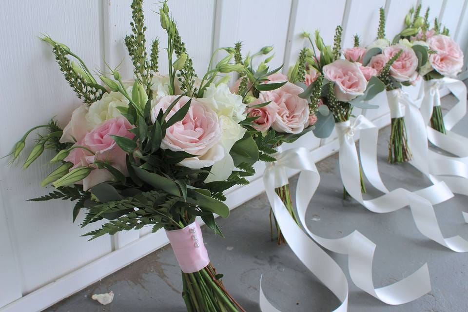 Want To Buy Rose Flowers In Wholesale? Here Are Some Tips | by whole ...