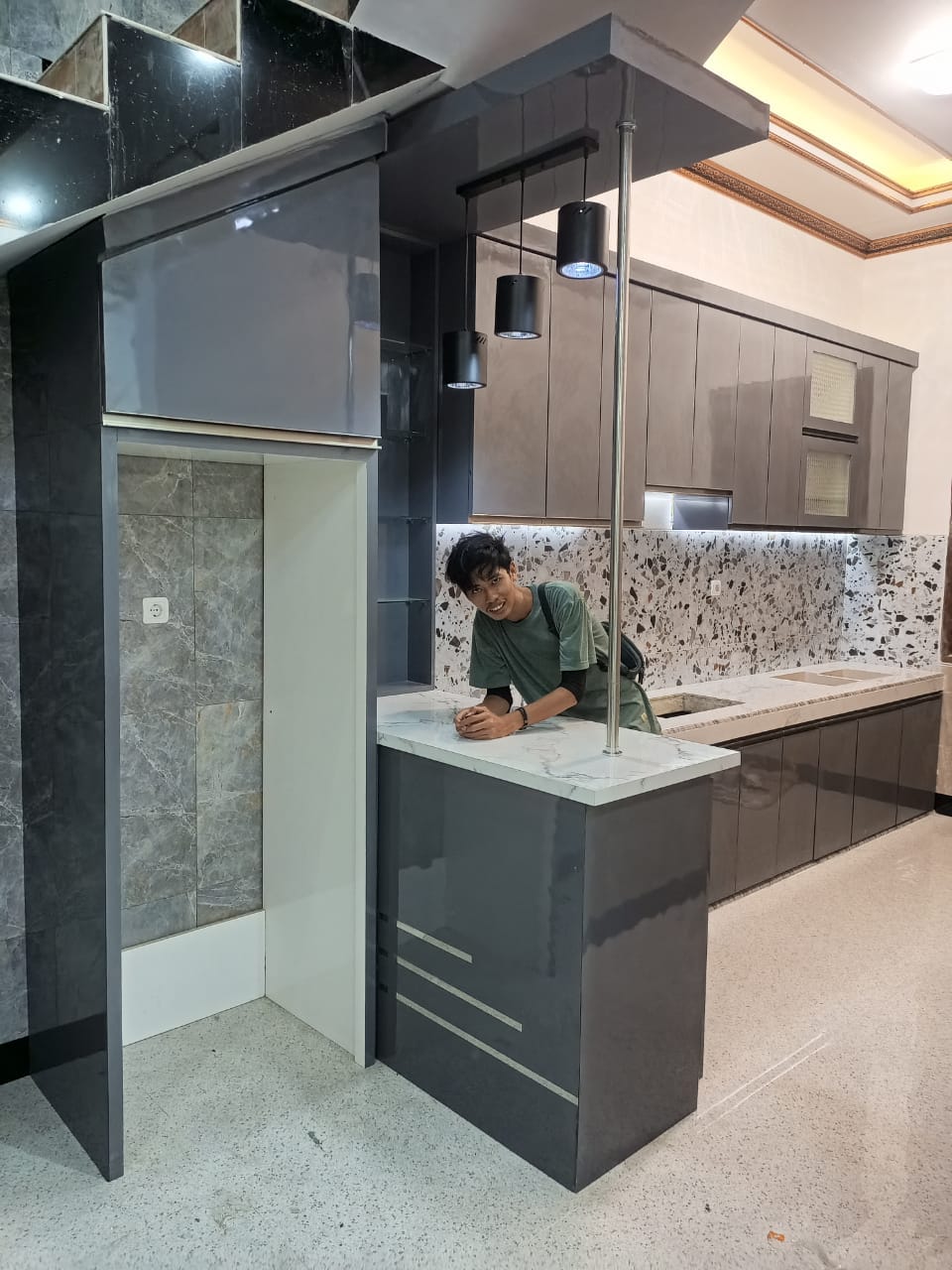 Jasa Interior Rumah dan Kantor kitchen set Sampang - DIKA FURNITURE ...