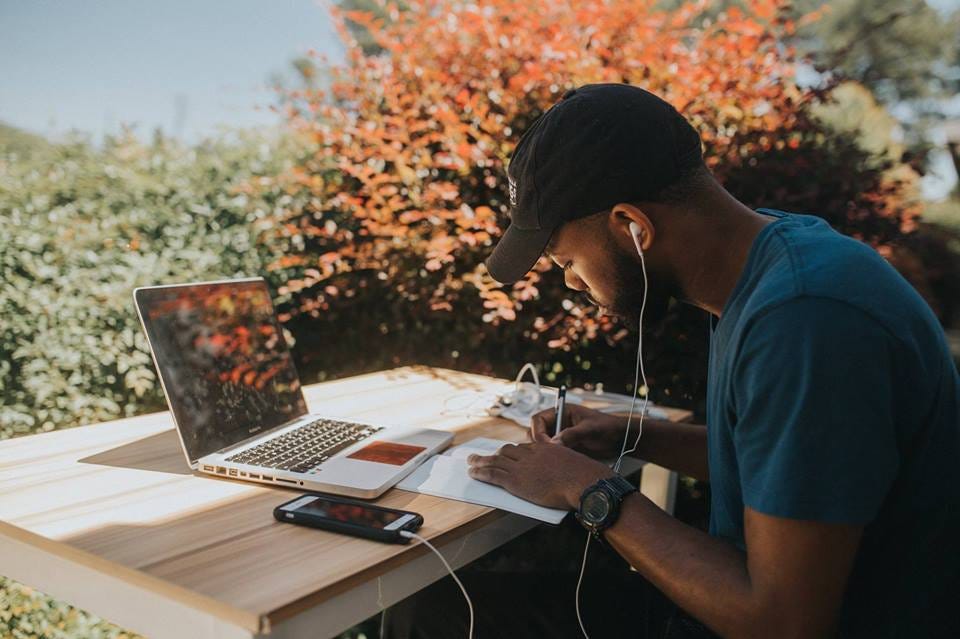 How to Know if you Should Hire a Social Media Agency | Sociallyin | by ...