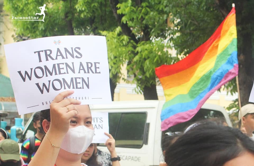 TINGNAN: Sa kabila ng pangamba dulot ng masamang panahon, tuloy-tuloy ...