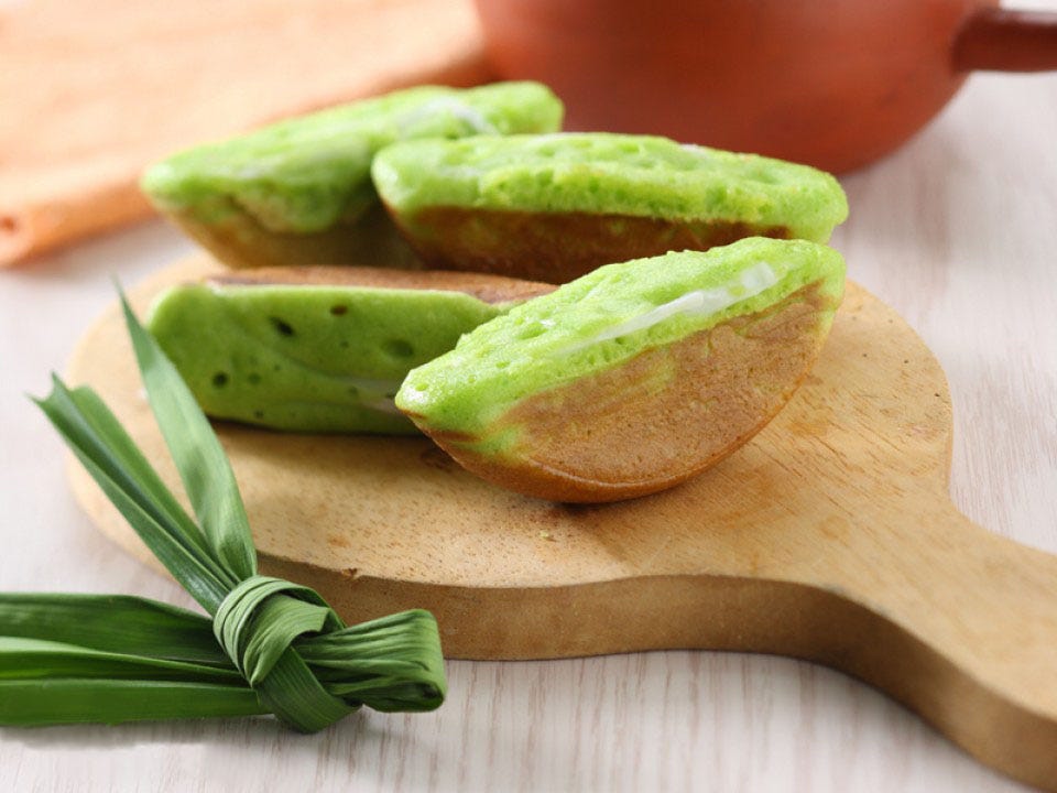 Resep Kue Pukis Daun Pandan, Sajian Spesial Saat Lebaran. | by ikoma.co ...