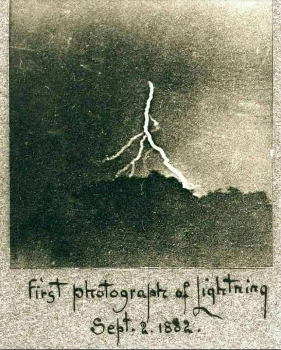 The first photo of lightning. A Forgotten Predecessor: Thomas Martin ...