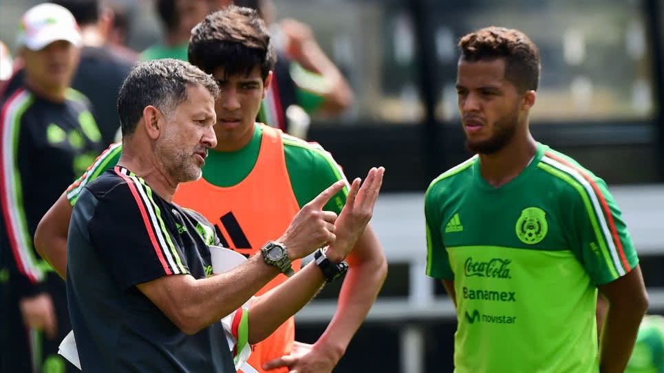 México. El Tri llega a Rusia envuelto en una… | by Martín García | Medium