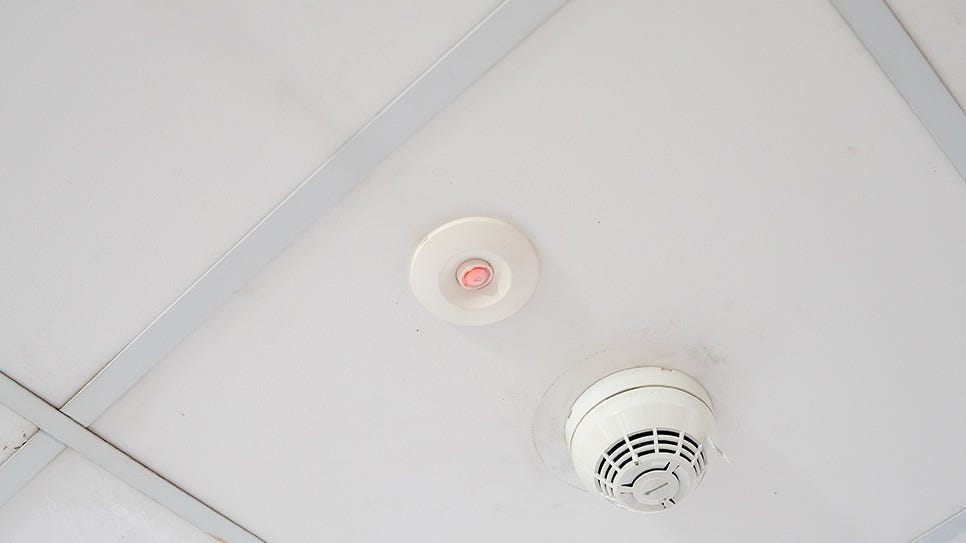 Ingin Tahu Cara Kerja Smoke Detector di Hotel? Baca Ulasan Ini! | by ...