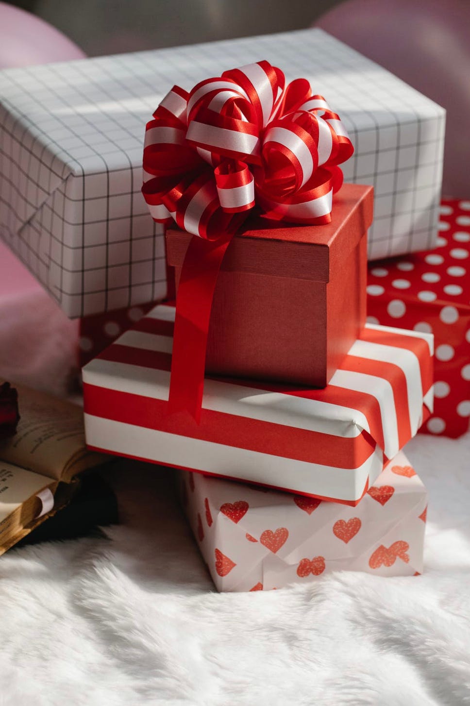 The Art of Gift Wrapping. An act of love. | by Omy | Ilusiones