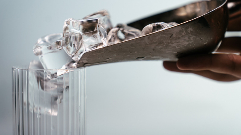 Rubbing an ICE CUBE can do WONDERS to your face | revealed by ...