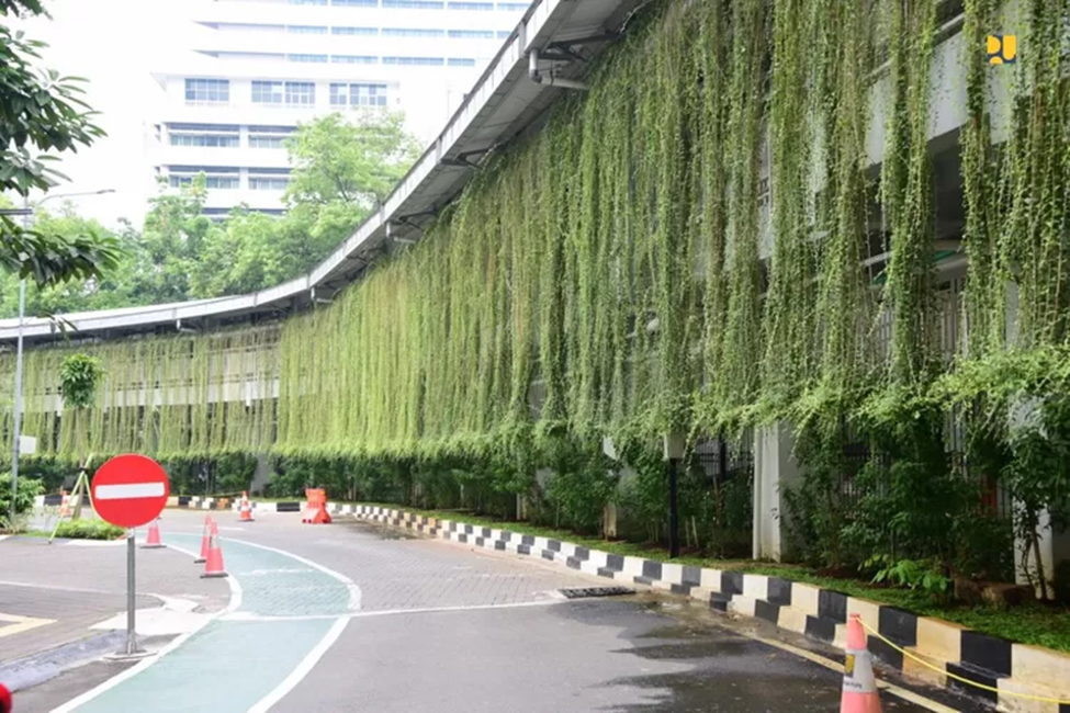 GREEN BUILDING/BANGUNAN HIJAU. Bangunan merupakan salah satu kebutuhan ...