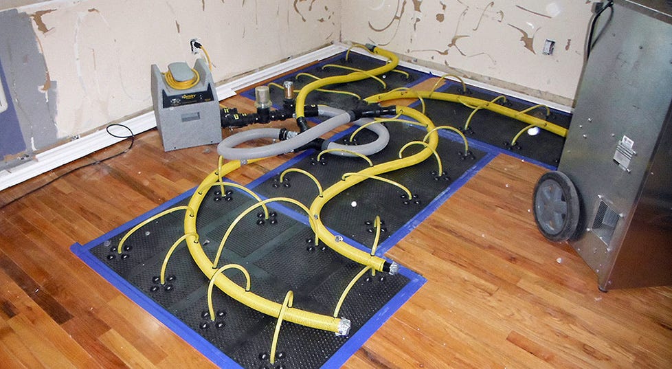 How Professional Water Damage Cleanup Companies Helps in Fixing Complex ...