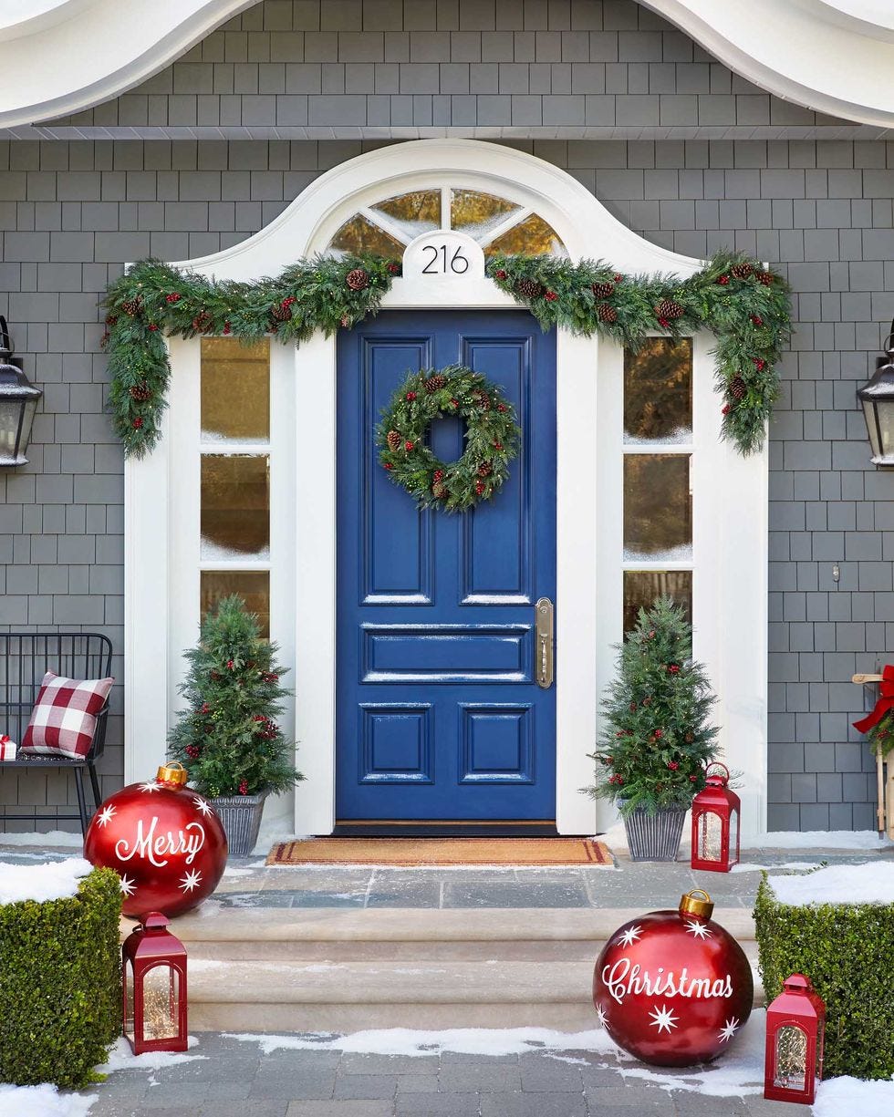 Deck the Halls: Christmas Door Decorations that Optimize Home for the ...