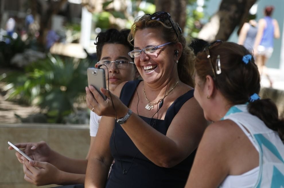 Cuba: New Wi-Fi Spots will Extend Use of Internet | by Cuba Moving ...