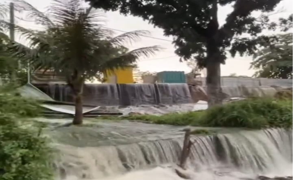 Curah Hujan Tinggi Picu Meluapnya Air Danau Setu Sawangan dan Proses ...